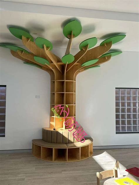 reading tree bookshelf
