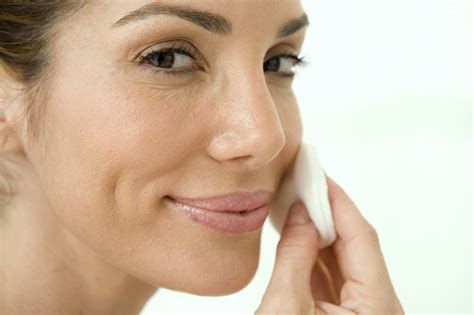 How To Reduce Acne Redness Overnight Livestrong