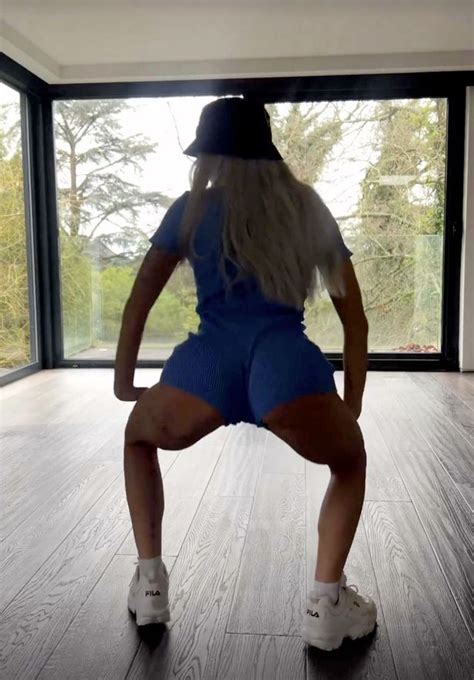 Arsenal Stars Twerk Queen Wag Shakes Peachy Booty As She Writhes Her