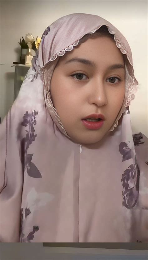 Pin oleh wangsit di Simpan Cepat | Orang cantik, Gaya hijab, Jilbab cantik
