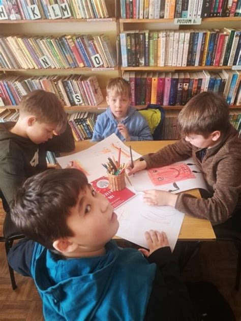 Plakat Reklamujący Bibliotekę I Czytanie Zajęcia Plastyczne Centrum Wikliniarstwa