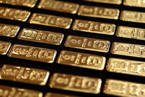 Gold Rises To Record High Before Us Data That May Give Fed Clues Moneyweb