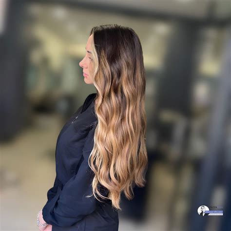 Il Fascino Estivo Dei Capelli Biondi Per Il Colore Dellestate 2024