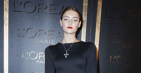 Vika Levina Photocall Soirée Gold Obsession De Loréal à La Monnaie