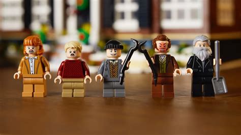 Vergleich Der Lego Ideas 21330 Home Alone Minifigures To The Movie