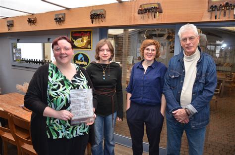 Sofie De Moor Nieuwe Dorpsdichter Van Daknam Foto Hlnbe