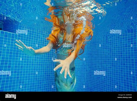 Redhead Girl Swimming Underwater In Pool Stock Photo Alamy