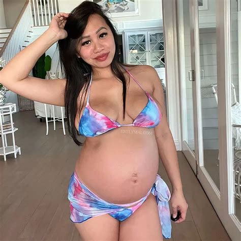 Model Says Racy Pregnancy And Lactation Videos Are Most Popular On Her