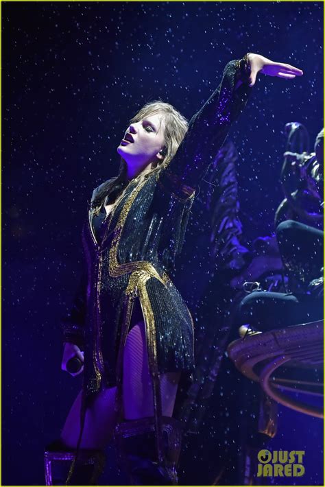 Taylor Swift Doesnt Let The Rain Stop Her Reputation Tour