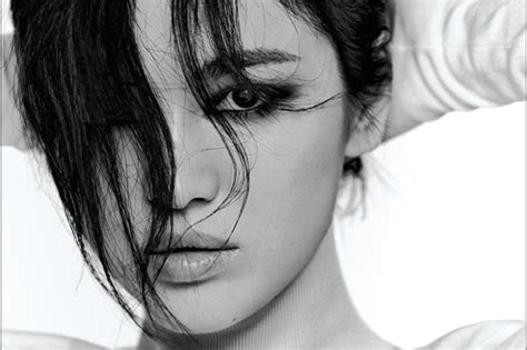 대체불가 패션 아이콘 송혜교 표지 장식