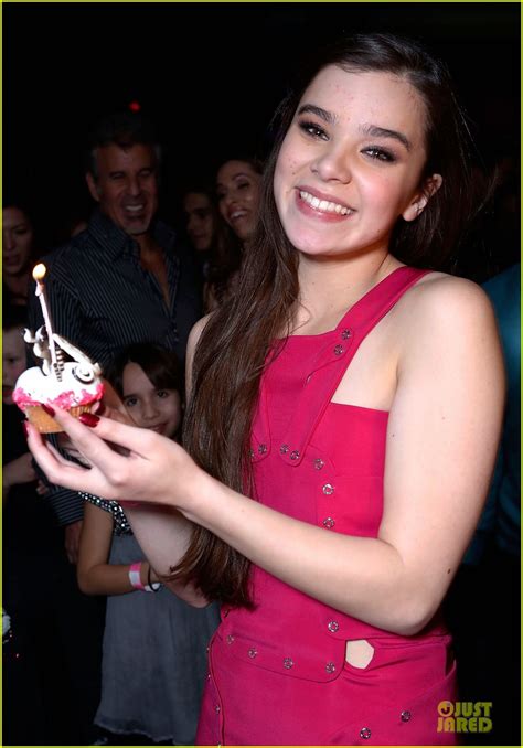 Hailee Steinfeld Sweet Celebration Photo Amandla Stenberg Hailee Steinfeld