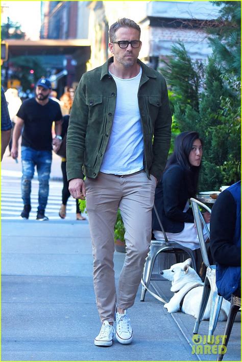 Ryan Reynolds Looks So Sexy In His Specs Photo 3770181 Ryan
