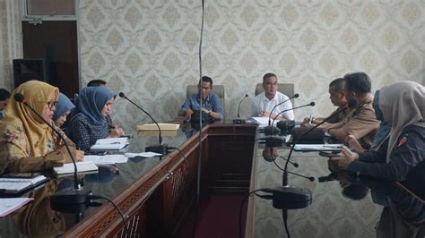 Anggota Badan Ad Hock Dapat Jaminan Kesehatan Pemerintah Kabupaten