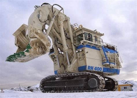 Top 14 Largest Excavators In The World