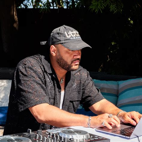 Reggie Becton Singer