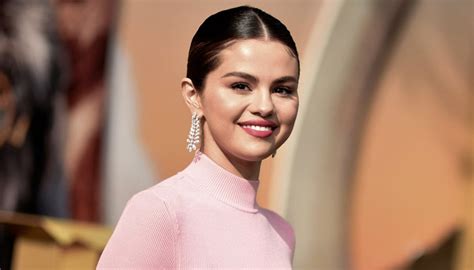 Selena Gomez Opens Up About Her Old Man Tendency