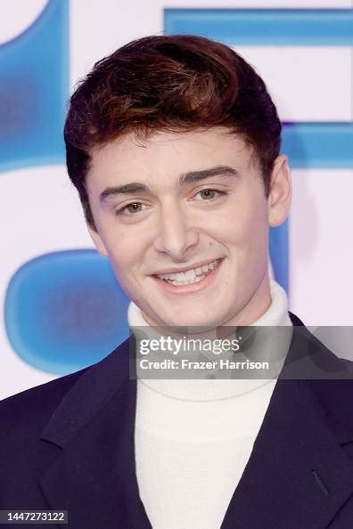 Noah Schnapp Attends The 2022 Peoples Choice Awards At Barker Hangar