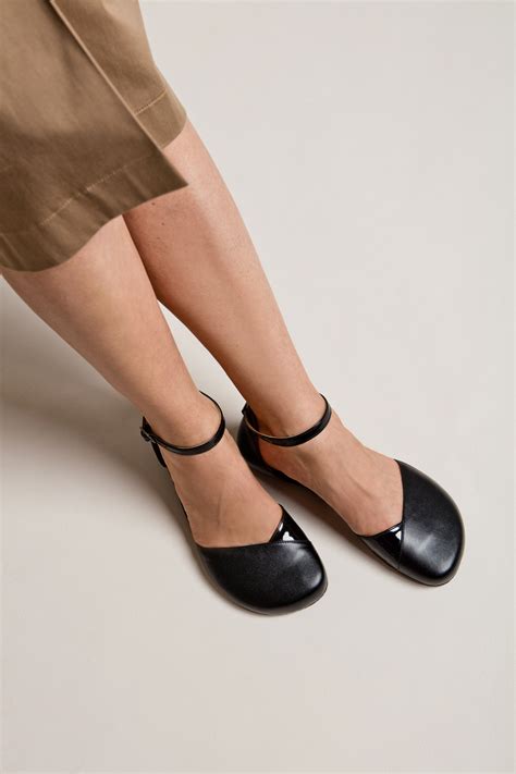 Poppy Barefoot Sandals Black Shapen Barefoot