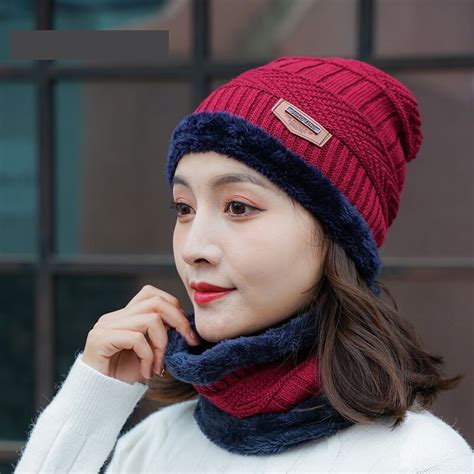 Badu Bg Дамска зимна шапка с емблема Badu Bg