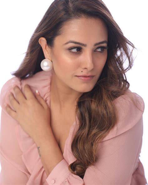 Anita Hassanandani Reddy గులాబీ క‌ల‌ర్ డ్రెస్‌లో కైపెక్కిస్తున్న