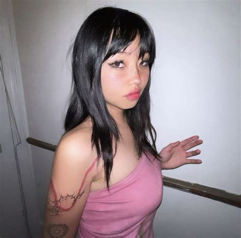 42 Beabadoobee Ideas Pretty People Celebs Singer