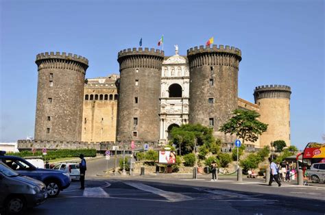 Неапол коли под наем без депозит и кредитна карта [РЪКОВОДСТВО