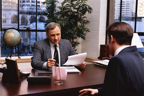 Увольнение в связи с переездом на новое место жительства статья ТК РФ и образец заявления