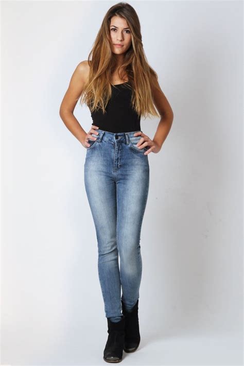 Картинки девушка в полный рост современная 47 фото