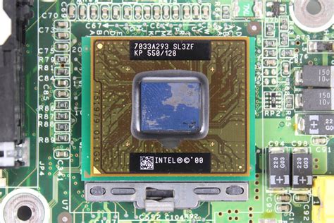 Intel Mobile Celeron 550MHz - Clous