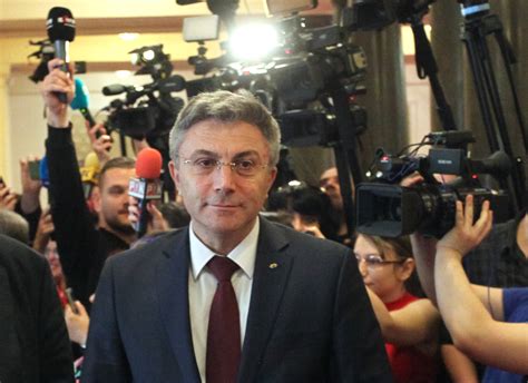 Разделят на две части Висшия съдебен съвет обзор