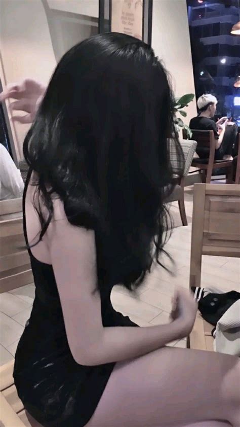 Ghim trên Dáng nữ