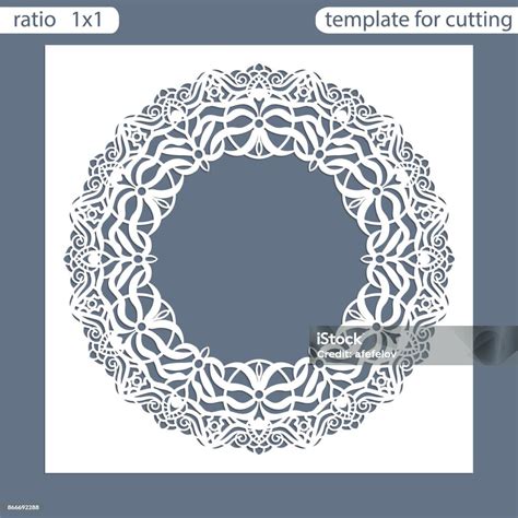 레이저 컷된 결혼식 초대 카드 템플릿입니다 오크 잎의 패턴 종이 카드를 잘라 인사말 카드입니다 사진 프레임 레이저 접시에서 잘라 있습니다 벡터입니다 결혼식에 대한 스톡 벡터