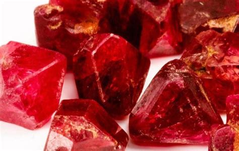 Đá Garnet Nguồn Gốc ý Nghĩa Và Bảng Giá 2026