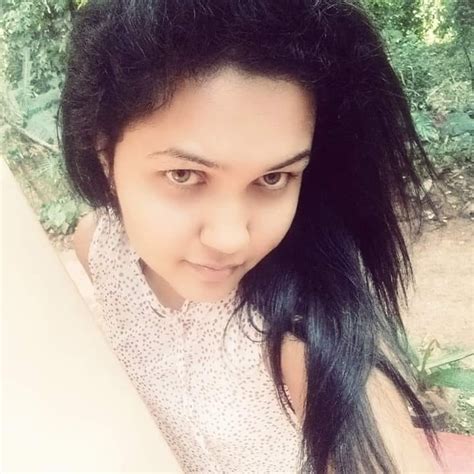 Lassana Kello ලස්සන කෙල්ලො