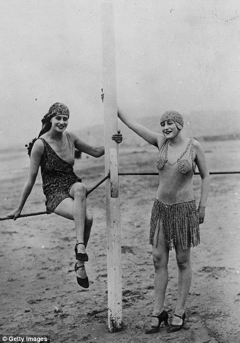 Vintage Photographs Reveal The Glamorous Normandy Beach Deauville