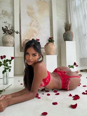 Maeurn Smiles Onlyfans Snapchat Tiktok Instagram Creator Profile On