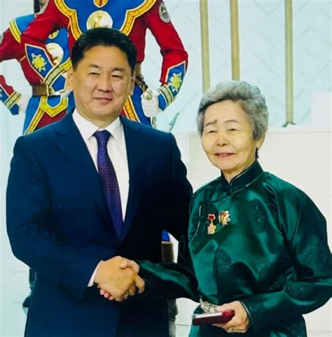 Монголын эмэгтэйчүүдийн холбооны хүндэт ерөнхийлөгч Доржийн Мөнхөө