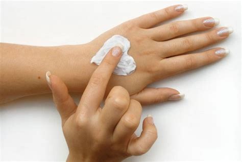 ხელის კანის დამატენიანებელი და გამაახალგაზრდავებელი ნიღბები