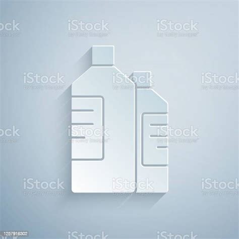 종이는 세탁 세제 표백제 식기 세척액 또는 회색 배경에 격리 된 다른 세제 아이콘에 대한 플라스틱 병을 잘라 종이 아트 스타일 벡터 일러스트레이션 3차원 형태에 대한 스톡