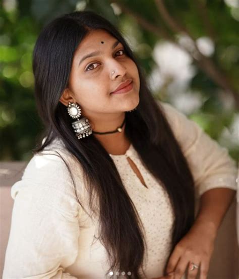 வீட்ல விசேஷம் பட பாணியில் சீரியல் நடிகை வீட்டில் வாரிசு 23 வயது