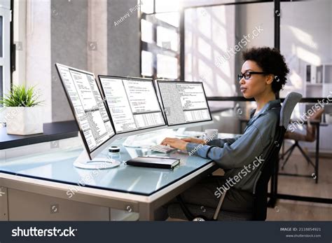235 331 imágenes de Computer programmer Imágenes fotos y vectores de stock Shutterstock