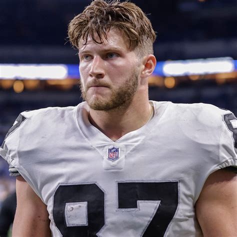 Raiders Foster Moreau Steps Away From Football After Cancer Diagnosis