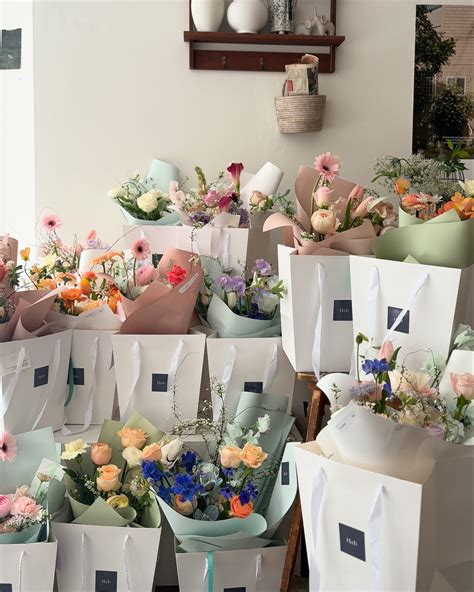 대구꽃집 꽃집창업 플로리스트 수업전문 플라워레슨 대구부케 하비플라워 스스로를 사랑하는것 ️order 상단 프로필 링크 010 6775 2528 ️ Class