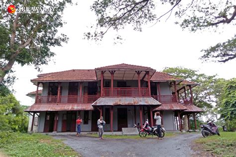 မင်းကြီးတောင်ပေါ်မှ အိမ်ကြီးများဆီသို့