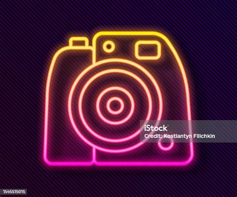 검은 색 배경에 고립 된 빛나는 네온 라인 사진 카메라 아이콘 포토 카메라 디지털 사진 벡터 겉창에 대한 스톡 벡터 아트 및