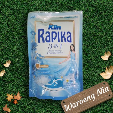 Jual Rapika Biru Pelicin Dan Pewangi Pakaian Sparkling Water Refill 400