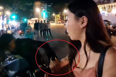 On Camera Foreign Woman Youtuber Harassed On Mumbai Street During Live