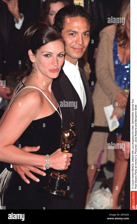 Julia Roberts And Benjamin Bratt