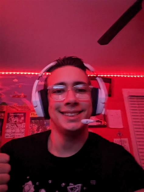 14m Hello Everyone Im A Guy Whos Looking For Some Friends To Talk To And Play With And To