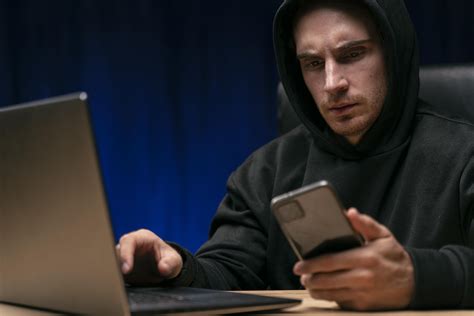 Top 3 Cell Phone Security Weaknesses That Hackers Love Certo Software